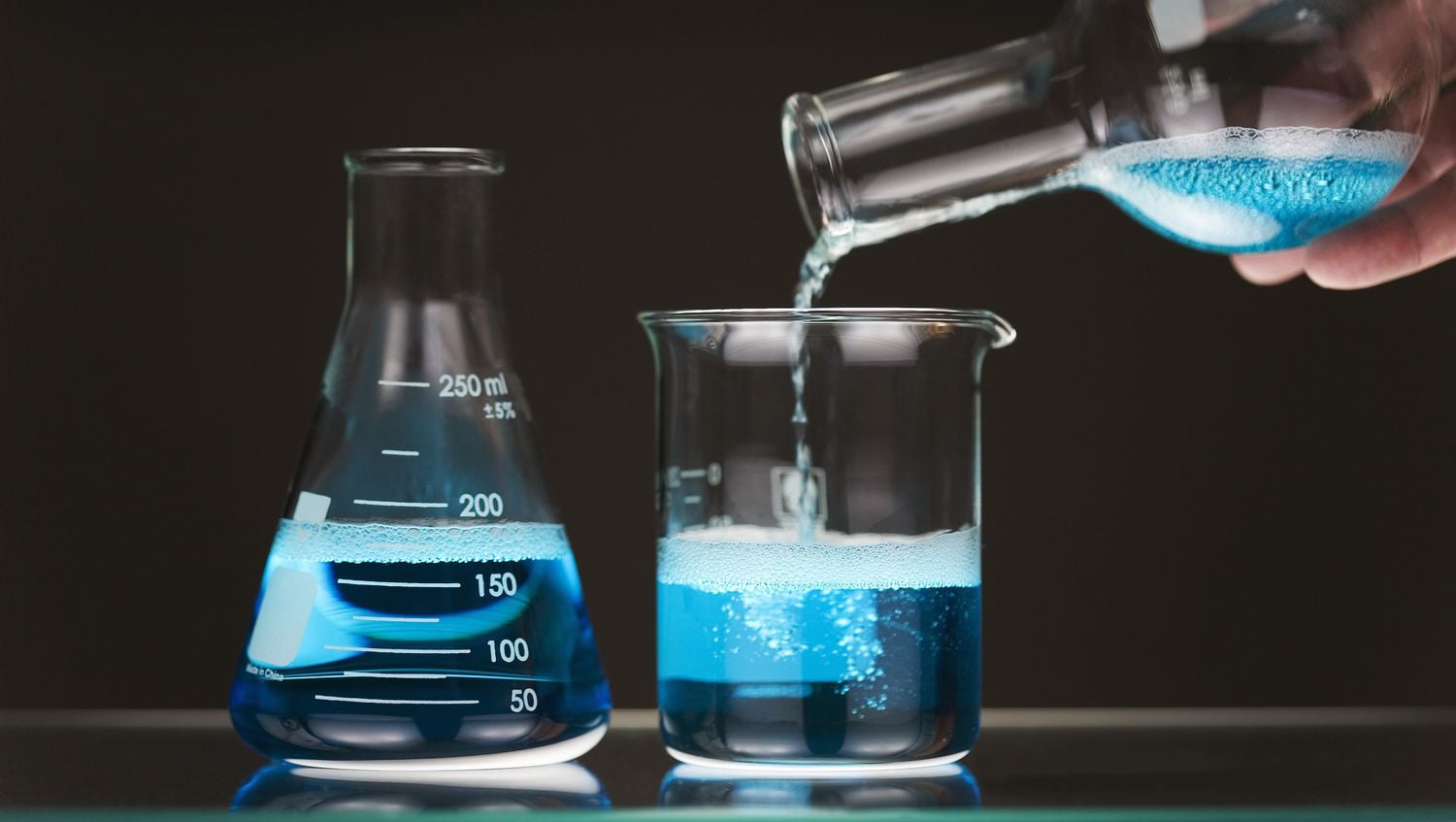 Mavi Şişe Deneyi: Çocuklarla Yapabileceğiniz Sihir Gibi Bir Deney ...